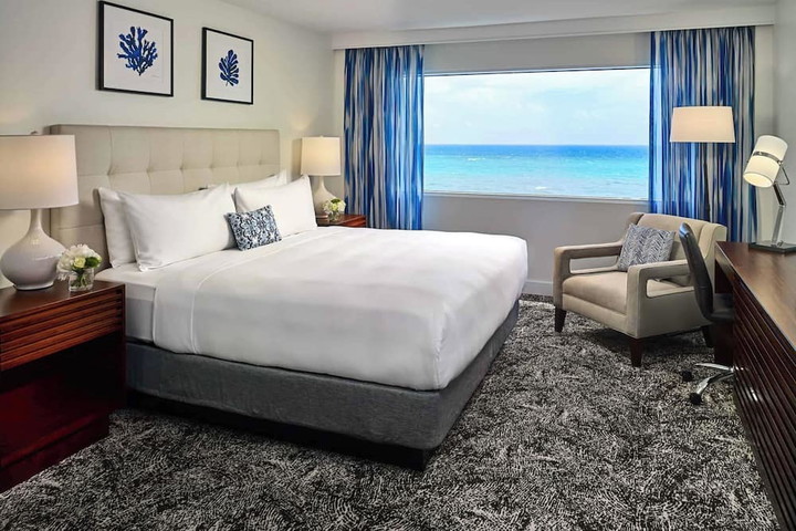 A Short Drive From Colee Hammock Park! Ocean View Accommodation! Pets Allowed! - Wilton Manors, FL