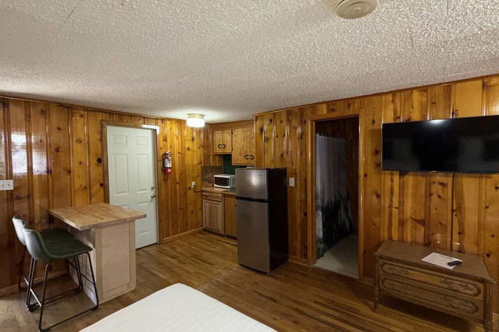 Room 6 At Bellamy's Haus - Eagle Nest, NM