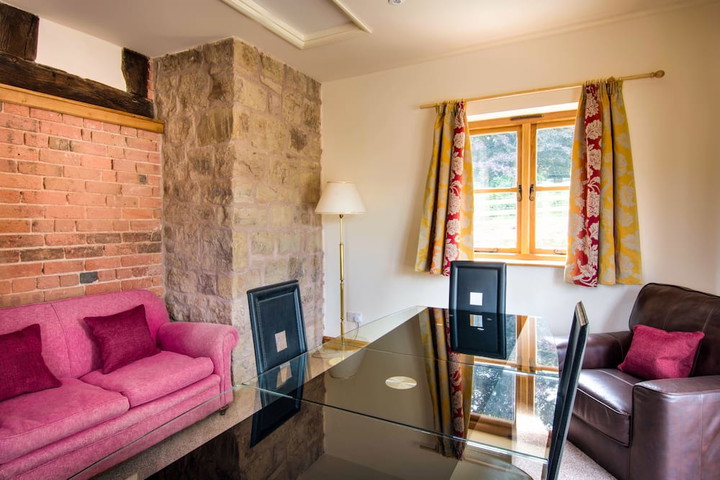 Dog And Family-friendly Self-catering Farmhouse On Working Farm - Malvern