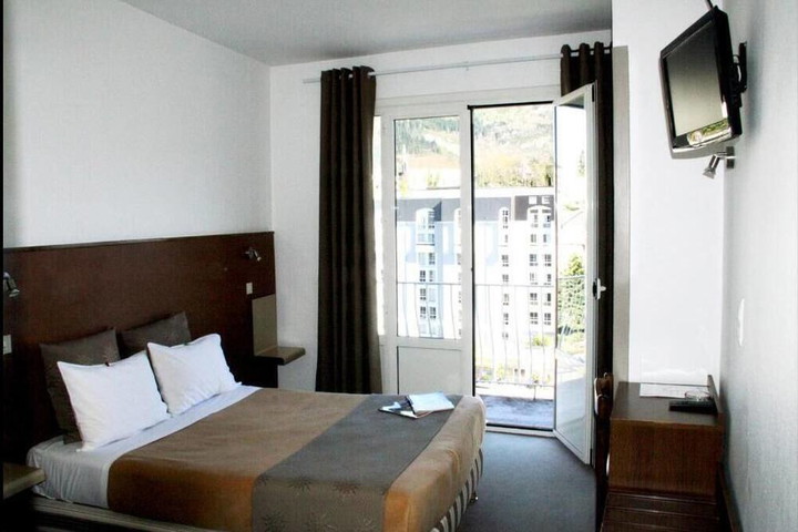 Comfort Stay! Peaceful Retreat Near Gazost! Parking, Onsite Restaurant! - Lourdes