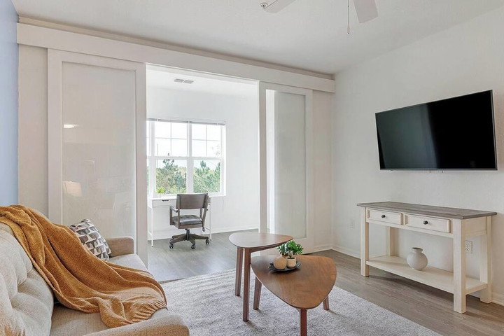 Landing | Chic 2bd, Game Room, Clubhouse - Kelly Park, Apopka