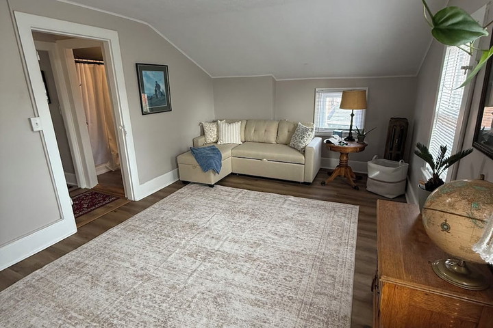 Cozy 1-bed, 1-bath Apartment In Geneva, Ny, Steps From Downtown & Seneca Lake! - Geneva, NY