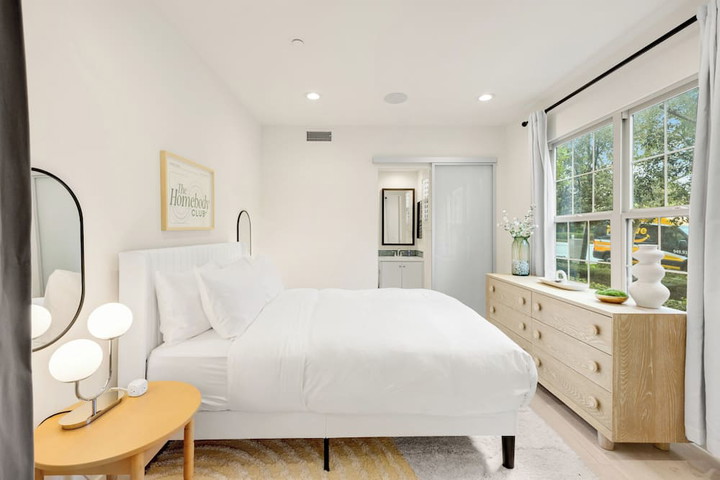 Modern Grand Luxury Estate In Irvine With Pool & Amenities - Irvine, CA