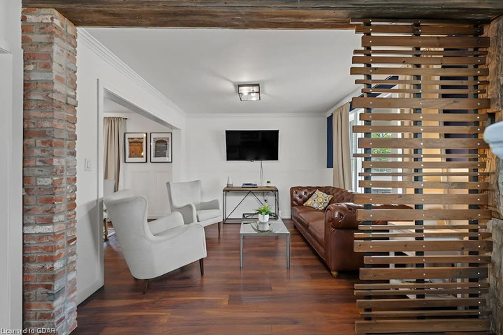 4 Bedroom Luxury House, Free Parking, Lrt, Kitchener Downtown, Near Chicopee Ski - Ontario