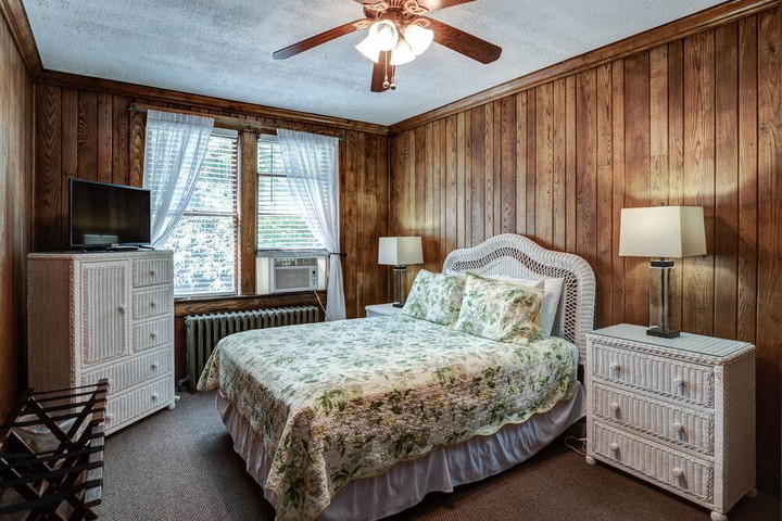 Find Genuine Southern Hospitality In Hendersonville At The 1898 Waverly Inn. - Hendersonville, NC