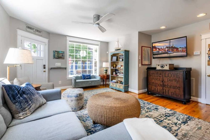 Historic Suite 2 Blocks From Main St With On-site Parking & Dog-friendly - Annapolis, MD