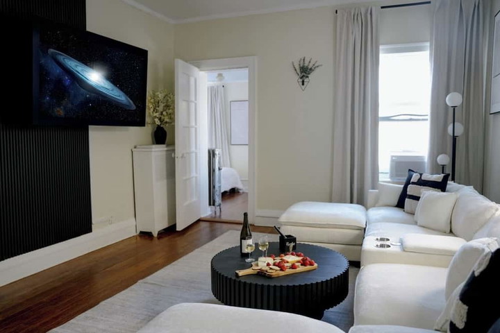 Walk To The Beach Private Office 5br - Evanston, IL