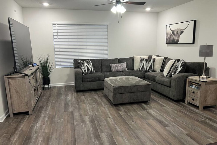 Welcoming Spacious Crestview Home W/ Pool Access & Fire Pit - Crestview, FL