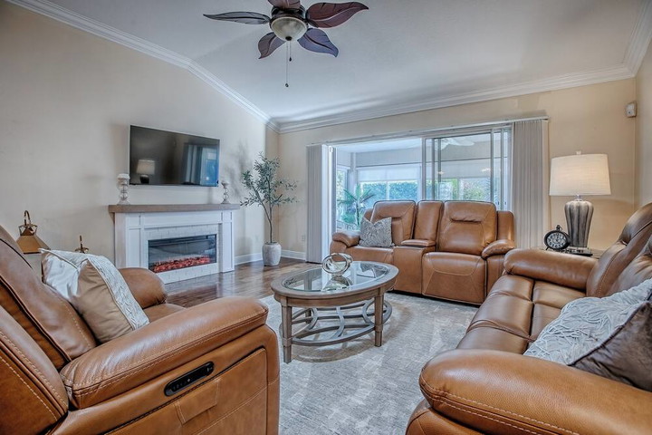 Living The Dream, Pools, Golf & Entertainment! - The Villages, FL