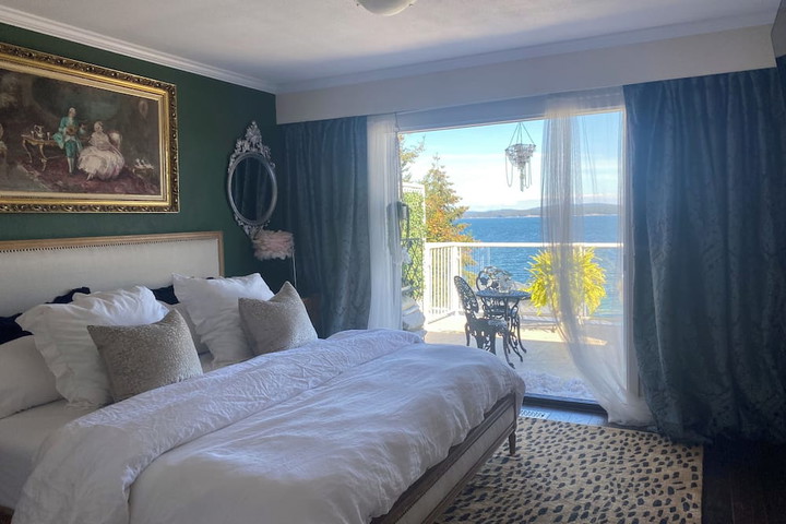Oceanfront, Beach Access Cozy Bed & Breakfast Loaded Amenities , Sunny Saltair - British Columbia