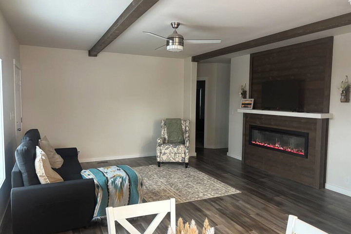 New And Comfortable Home With Open Floor Plan And Electric Fireplace. - Wyoming