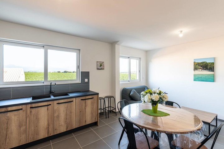 Les Terres Rouges - Two Bedroom Apartment, Sleeps 6 - Aléria