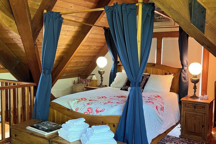 Queen's View B&b- Betty's Room, Lake Views, Sauna, Pool, Garden, Bayfield, Wi - Bayfield, WI