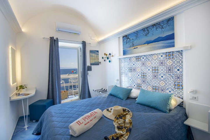 Romantic Room - A Rockside Escape - Furore