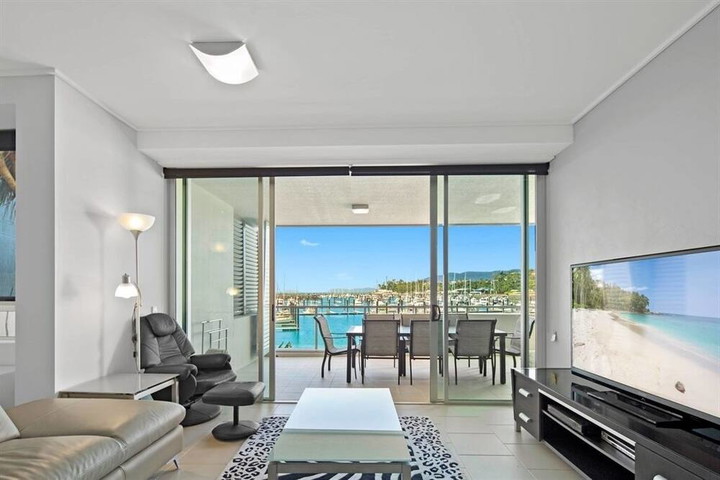 Watch The Sunset From Your Secluded Balcony Of This Top-floor 3 Bedroom Penthouse - Whitsunday Islands