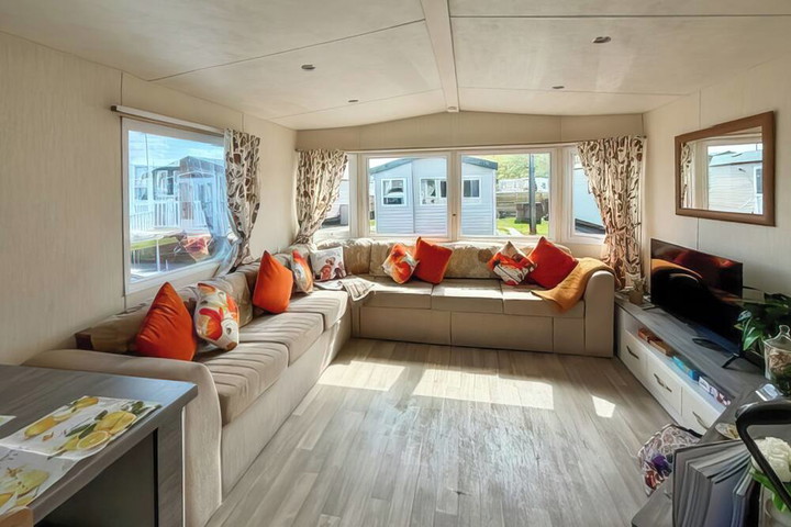 3 Bedroom Accommodation In Towyn - Towyn