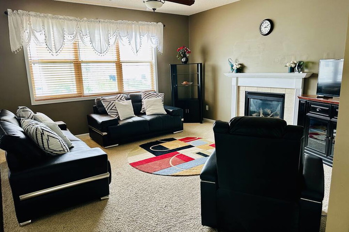 5 Bedroom Private Villa With Peloton Bike - Eden Prairie, MN