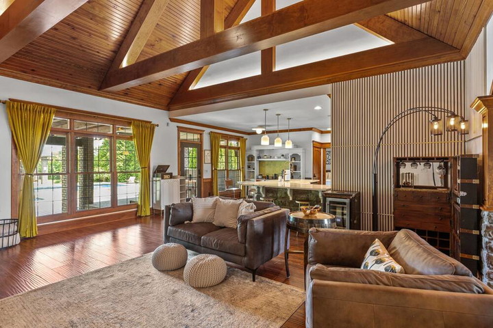Luxury With Home Theater, Pool And Outdoor Kitchen - Lebanon, TN