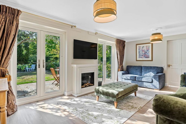 Rose Cottage, Bredons Norton - Sleeps 6 Guests  In 3 Bedrooms - Tewkesbury