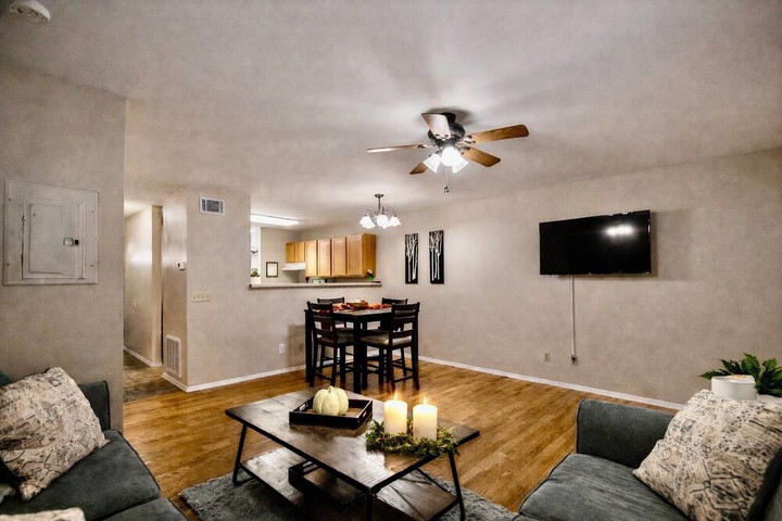 Orange Acres A Private 2 Bedroom 2 Bath Pet Friendly With A Fenced Back Yard. - Stillwater, OK