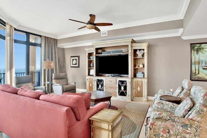 The Oasis 1906 | Spacious, Lazy River, Poolside Grill, New Splash Pad, Pool With Slide! - Foley, AL