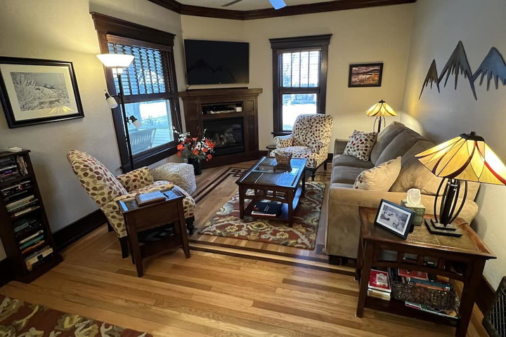 Elegant, Recipient Of Historic Preservation Award! 2 Blocks From Downtown . - Bozeman, MT