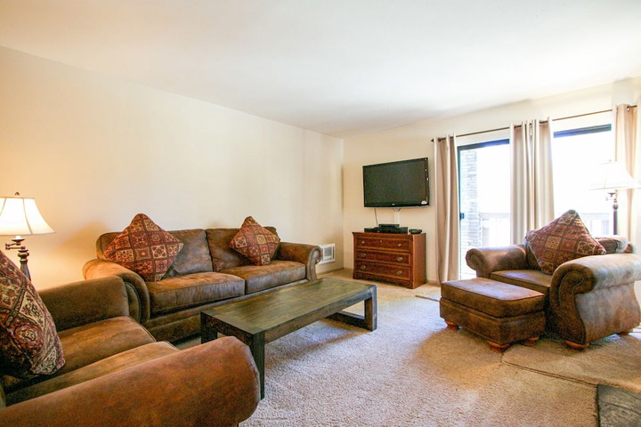 Summit 211 Spacious And Clean, Private Balcony, On Free Shuttle Route By Redawning - June Lake, CA