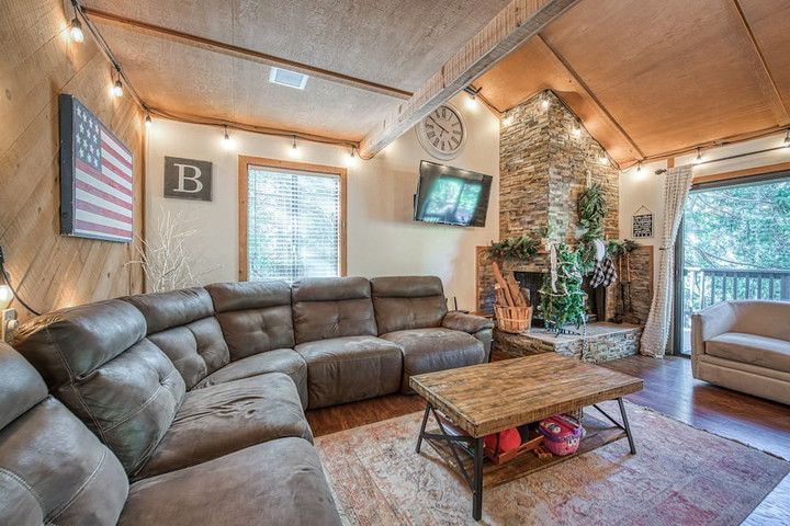 Pet Friendly Condo W/ Hot Tub In Shaver Lake - Shaver Lake, CA