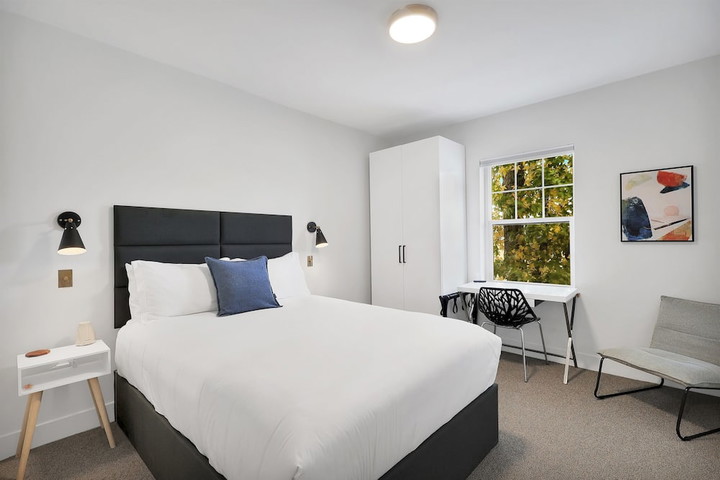 Queen Bed + Kitchen + Washer/dryer, Mt Shasta #206 - Mount Shasta, CA