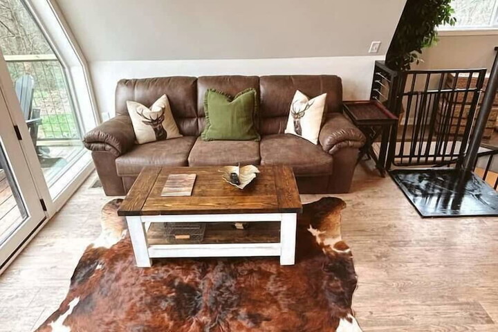 The Coop: New A-frame W/ Hot Tub + Fire Pit + Loft. Pet Friendly! - Saluda, NC