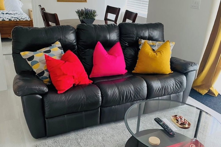 New, Clean And Comfortable Apartment With Private Entrance. - Bradford, ON, Canada