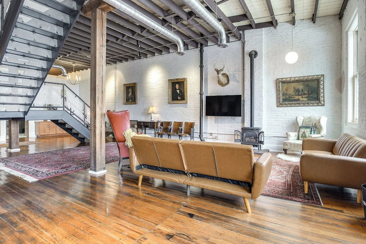 < 1 Mi To Wittenberg: Eclectic Loft W/ Parking! - Yellow Springs, OH