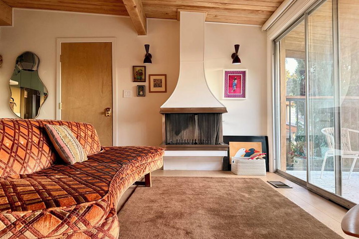 Spacious Hillside Mid-century Designer Home With Views - Pasadena