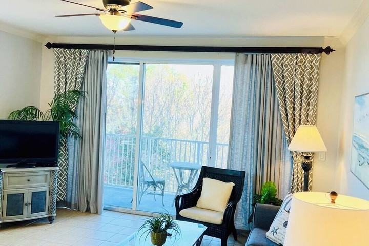 Best Location: 1 Mi To Disney World! Chic Lakefront Resort Condo W Coastal Vibes - Lake Buena Vista, FL