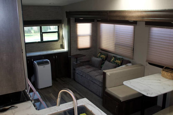 Pleasant 1-bedroom Rv With Ac In Cathedral City - Palm Springs, CA