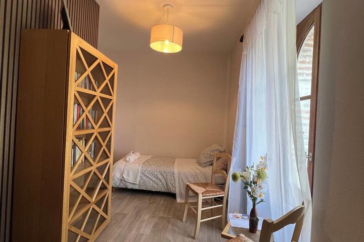 Chambre Du Levant Avec 2 Lits Simples Avec Salle De Bain Partagée - Auch