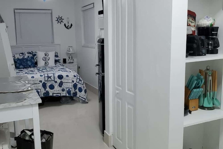 Viamarhe Cabin-private Beach, Kayak, Yard Games - Key Colony Beach, FL