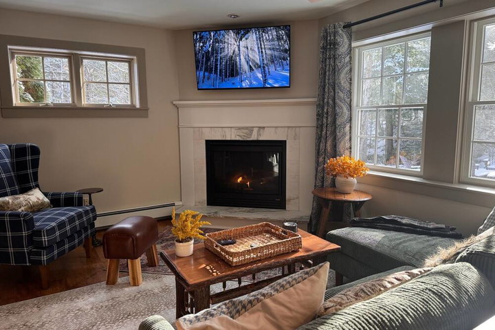 Tranquil Brookside Retreat With Hot Tub & Firepit - Vermont