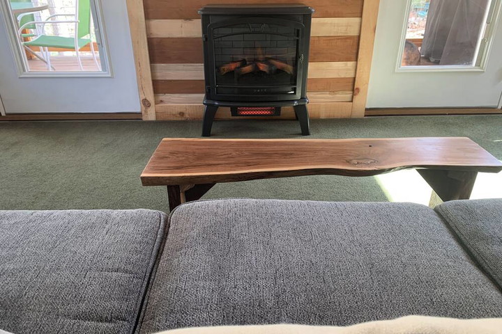 3-bedroom 2 & Half Baths Cabin Sleeps 8. Fast Wifi, Directly On The Henry River. - Morganton, NC
