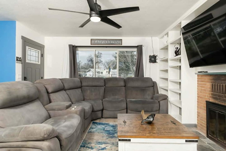 Welcome To Beekman Bliss! Spacious 4-bedroom House In Serene Medford With Ac. - Medford, OR