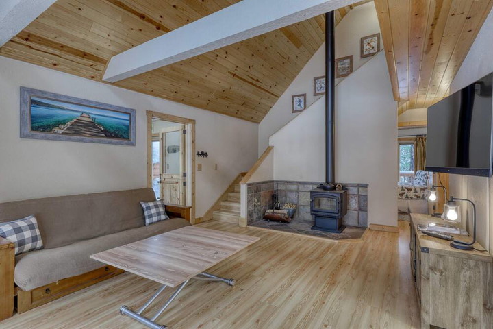 Lovely Mountain Cabin With Hot Tub, Pools, Sauna & Dock - Near Skiing, Golf - Truckee, CA