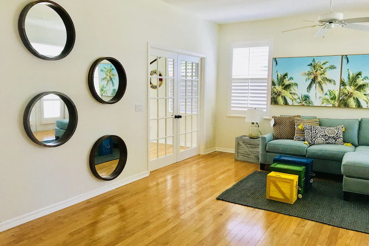 Fun + Sun In The Center Of It All!!! Exclusive Central Beach!! Pool - 30 Day Min - Vero Beach, FL