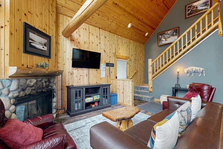 Lovely Home With Deck, Shared Pool, Gym, Hot Tub, & Tennis - Redmond, OR