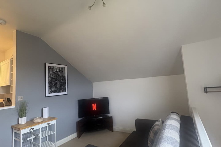 Cosy High Brooms Suite - Royal Tunbridge Wells