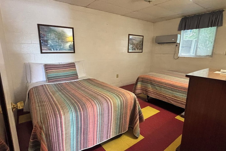 Lakefront Suite - 12 - Kingsland, TX