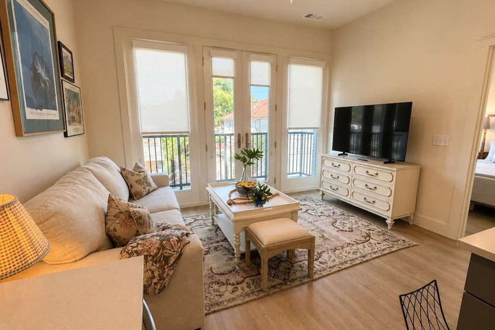 The Jardin Violet Suite Near Downtown - Savannah, GA