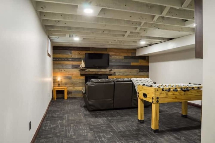 The Place To B -King Bed , Massage Chair Book Now! - Sioux Falls, SD