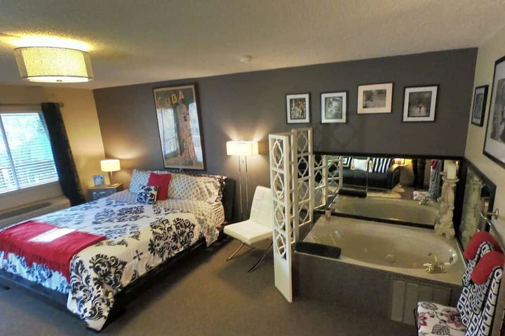 Jacuzzi Suite 204 At Tradewinds - Eureka Springs, AR