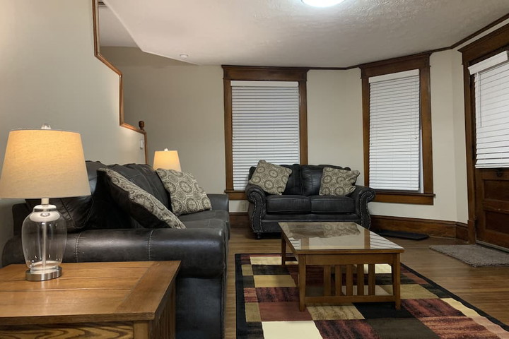 New!!! Great Remodeled 2 Bedroom. Walk To The Square! - Medina, OH