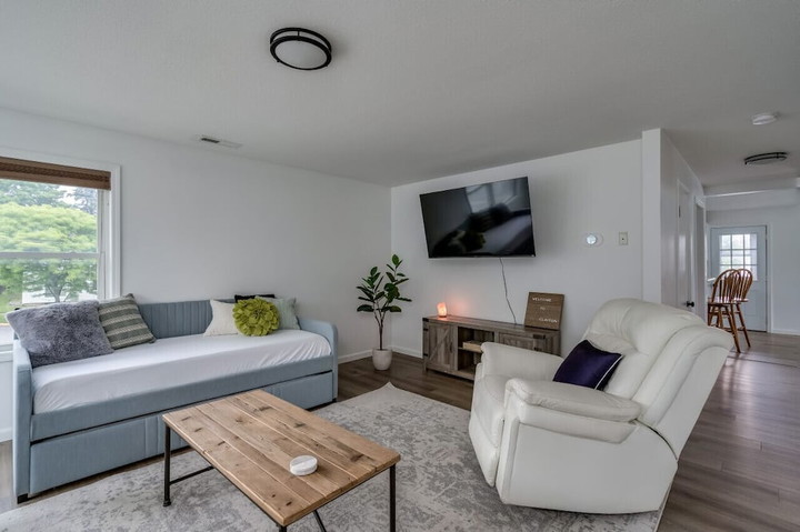 Modern & Spacious Clayton Apt - Near Water & Shops - Clayton, NY